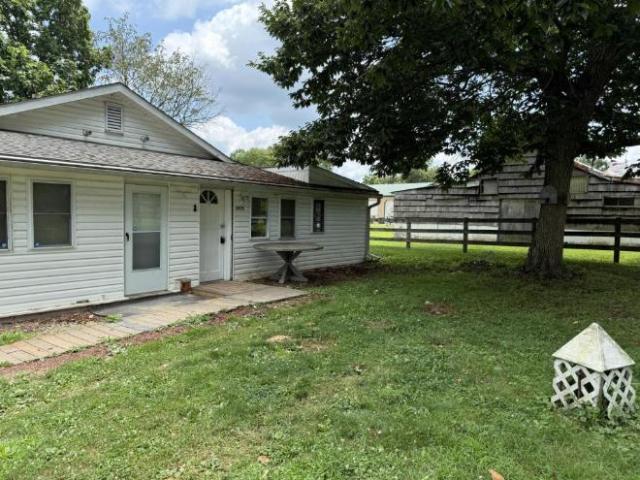 3 Br, 1 bath, Apartment 277 Maloney Rd