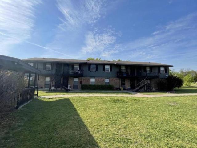 3 Br, 1 bath, Apartment 2700 Sunny Lane