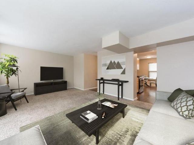 3 Br, 1 bath, Apartment 2701 S Indiana Ave