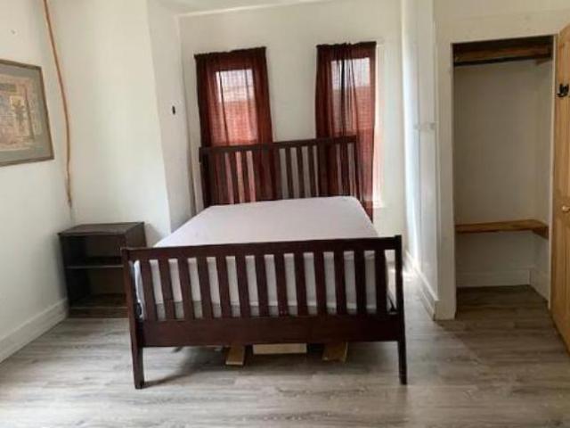 3 Br, 1 bath, Apartment 27 Shaw St