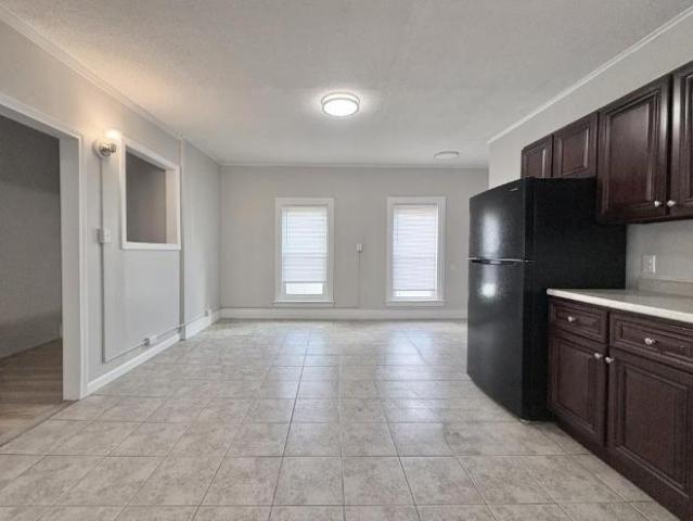 3 Br, 1 bath, Apartment 27 Spring St