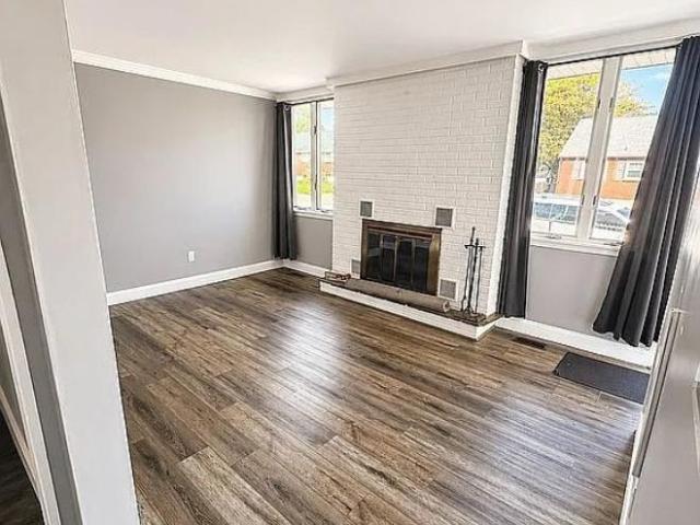 3 Br, 1 bath, Apartment 2810 Green Street