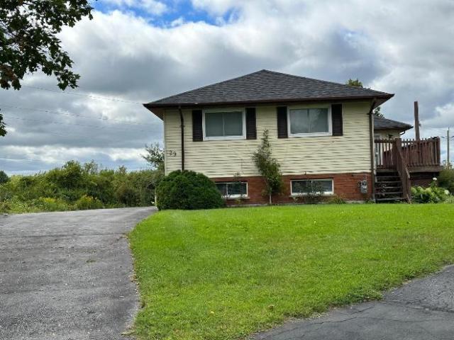 3 Br, 1 bath, Apartment 29 Coyle Crescent