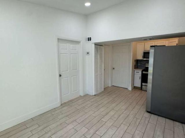 3 Br, 1 bath, Apartment 3039 3115 Avenue J
