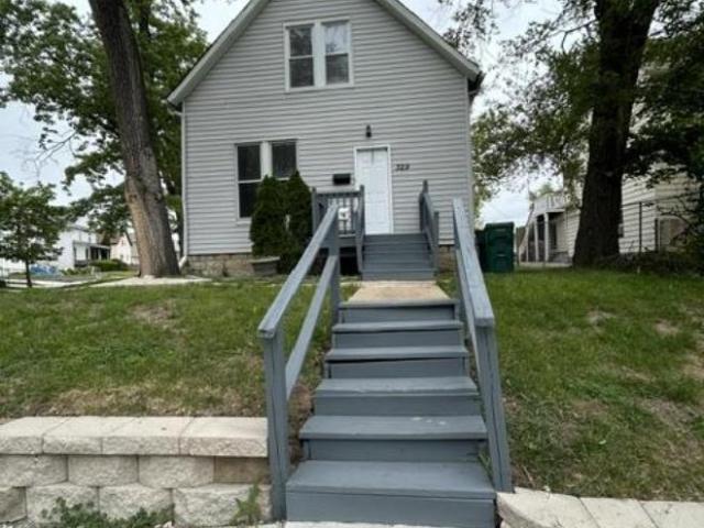 3 Br, 1 bath, Apartment 329 Stone St
