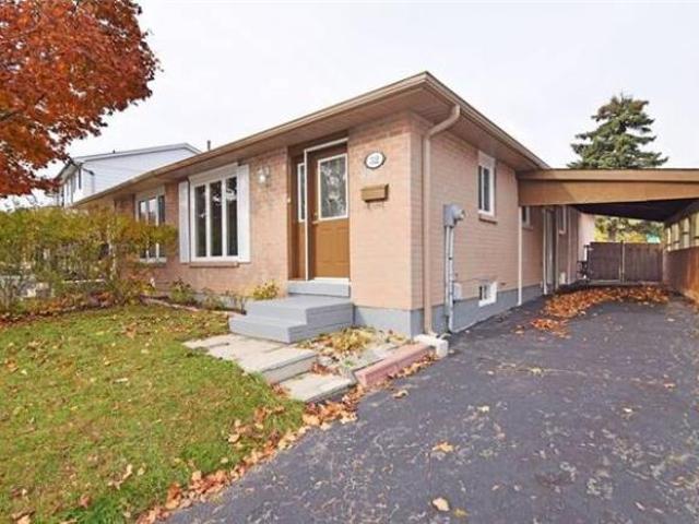 3 Br, 1 bath, Apartment 32 Whiteleas Avenue