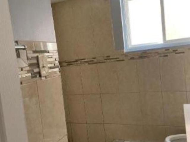 3 Br, 1 bath, Apartment 3520 W 59th St