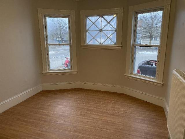 3 Br, 1 bath, Apartment 360 Merrimack Street