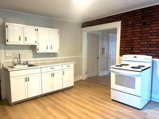 3 Br, 1 bath, Apartment 37 Union St