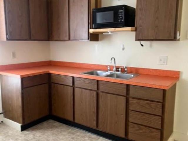 3 Br, 1 bath, Apartment 43 Cumberland