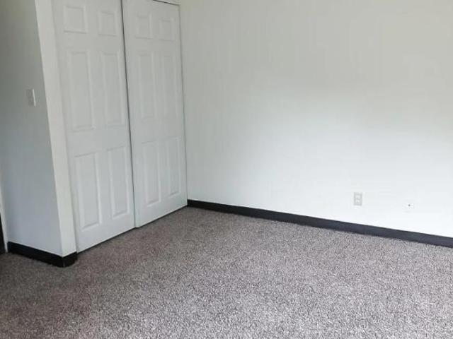 3 Br, 1 bath, Apartment 505 Oakview Dr