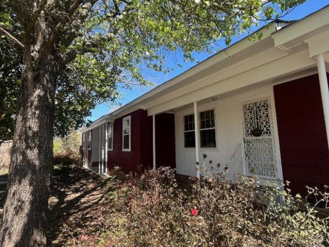 3 Br, 1 bath, Apartment 513A South Cummings Street