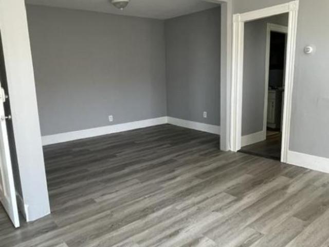 3 Br, 1 bath, Apartment 51 Bellevue Ave