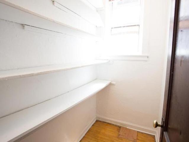 3 Br, 1 bath, Apartment 5201 S Greenwood Ave