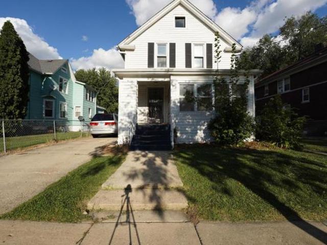 3 Br, 1 bath, Apartment 523 Grand Ave