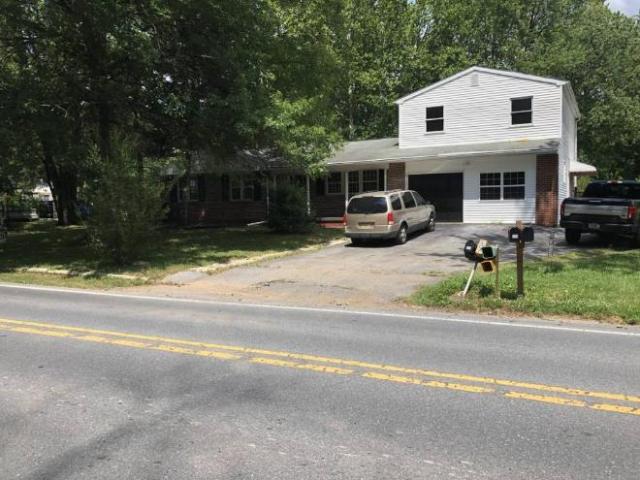 3 Br, 1 bath, Apartment 589b Shelbourne Rd