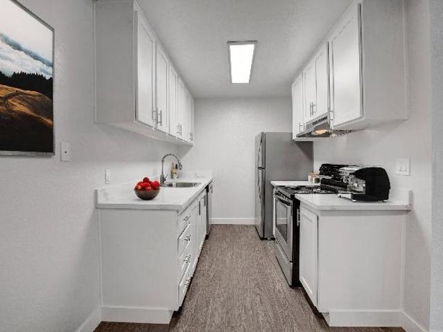 3 Br, 1 bath, Apartment 5820 Sutter Ave