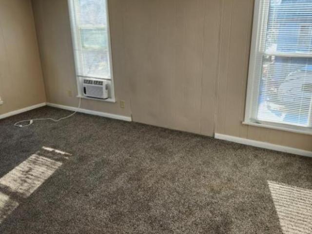 3 Br, 1 bath, Apartment 612 N Lee St