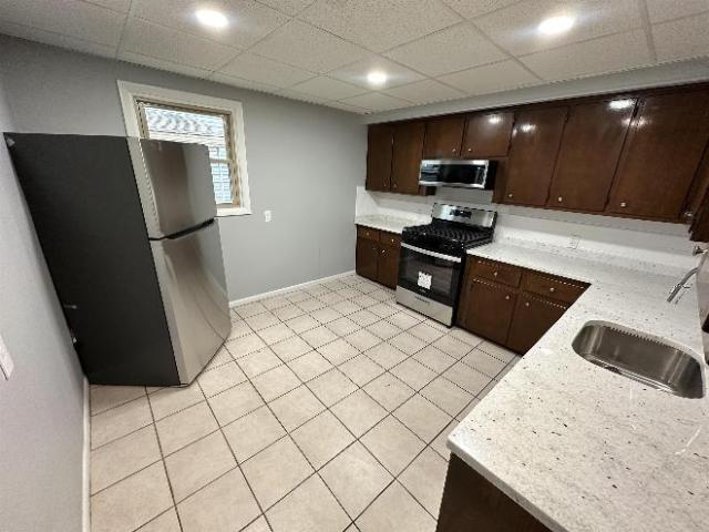 3 Br, 1 bath, Apartment 67 Boutwell St