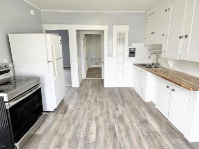 3 Br, 1 bath, Apartment 69 Lincoln St