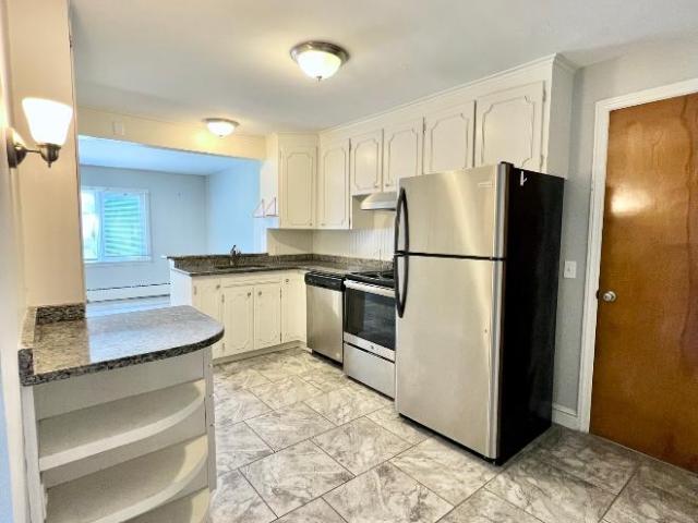 3 Br, 1 bath, Apartment 72 Lyman Street