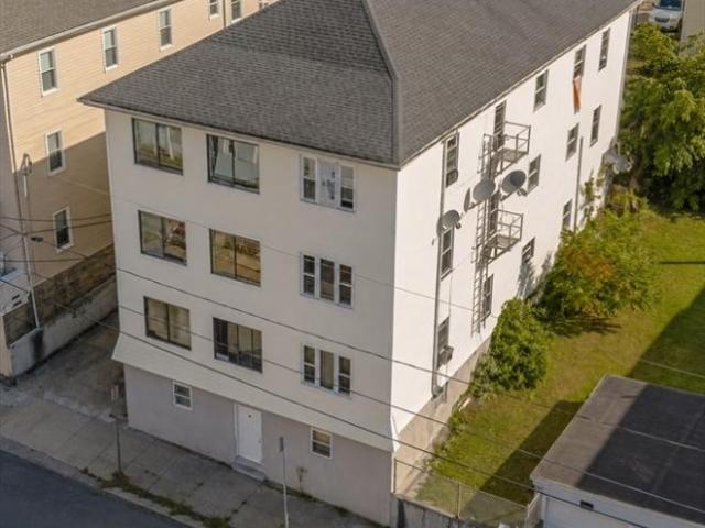 3 Br, 1 bath, Apartment 72 Pitman Street