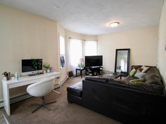 3 Br, 1 bath, Apartment 79 Ring Street