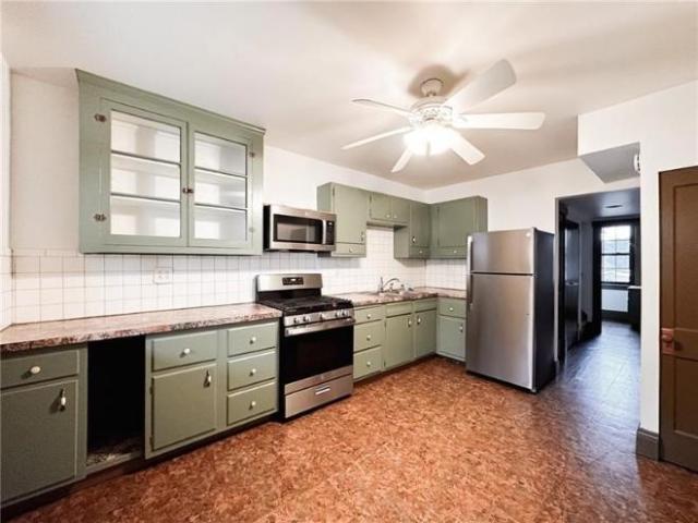 3 Br, 1 bath, Apartment 818 Beaver Rd