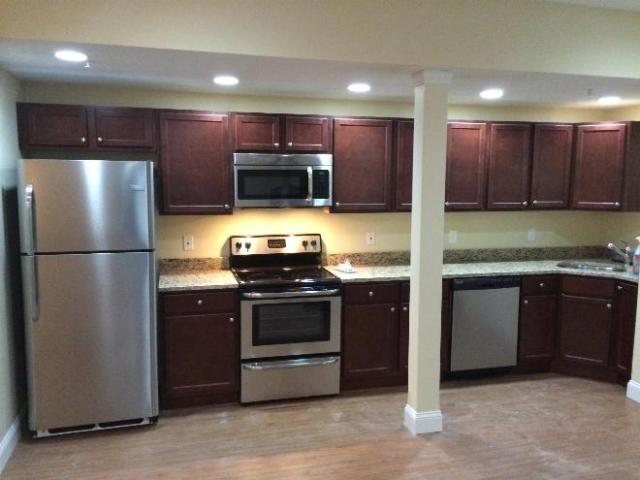 3 Br, 1 bath, Apartment 81 Moore St