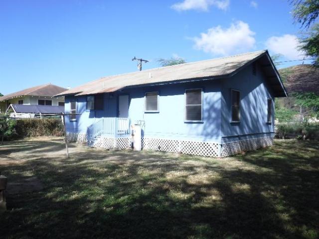 3 Br, 1 bath, Apartment 87 Kaukamana Road