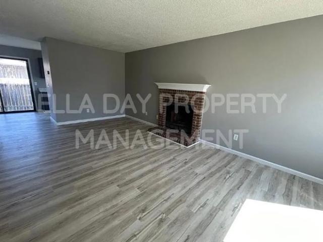 3 Br, 1 bath, Apartment 9118 East Funston Street