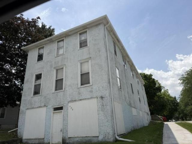 3 Br, 1 bath, Apartment 926 Fisk Ave