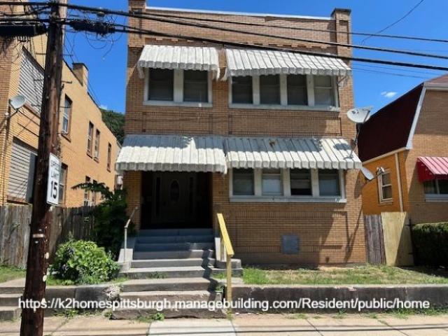 3 Br, 1 bath, Apartment 930 Woodward Avenue