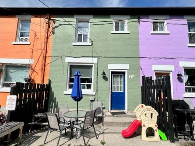 3 Br, 1 bath, Apartment 93 Benton Street