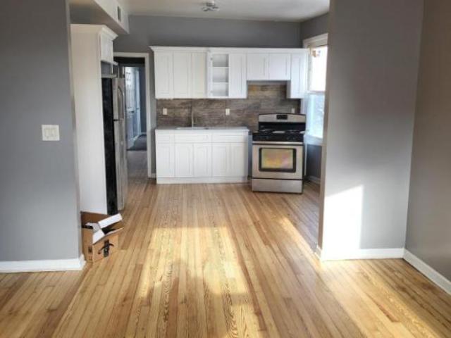3 Br, 1 bath, Apartment 93 Hopkins Pl