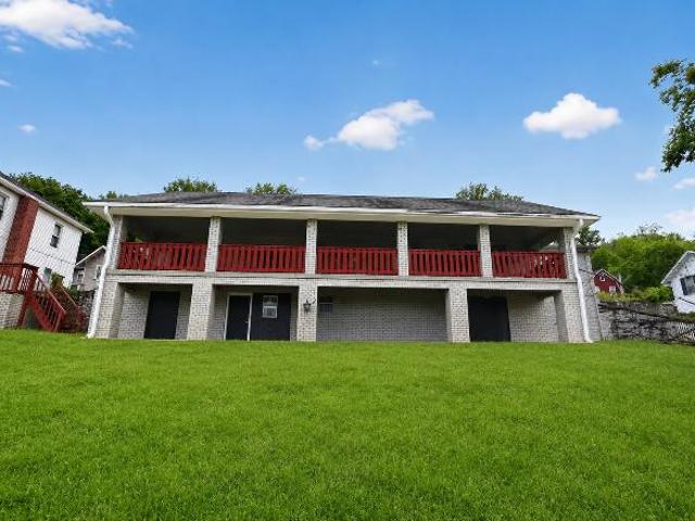 3 Br, 1 bath, Condo 410 5th St