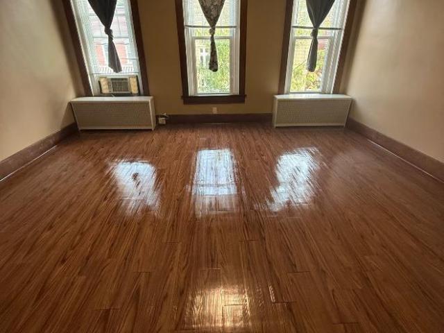 3 Br, 1 bath, Condo 415 1/2 E 4th St