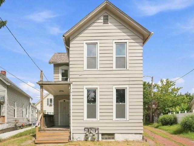 3 Br, 1 bath, Condo 4212 Apple Ave