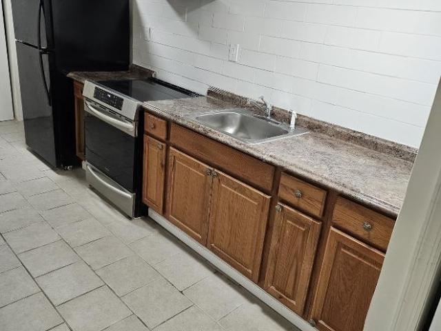 3 Br, 1 bath, Condo 424 Leslie St