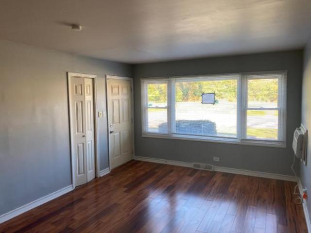3 Br, 1 bath, Condo 444 W Hickory St