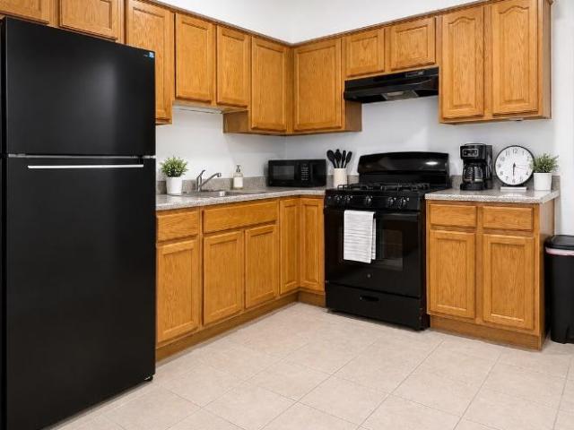 3 Br, 1 bath, Condo 44 Astor St
