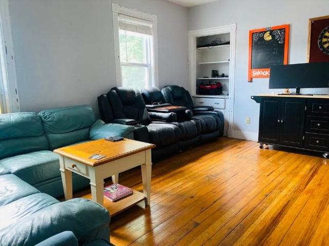 3 Br, 1 bath, Condo 46 Middle Street