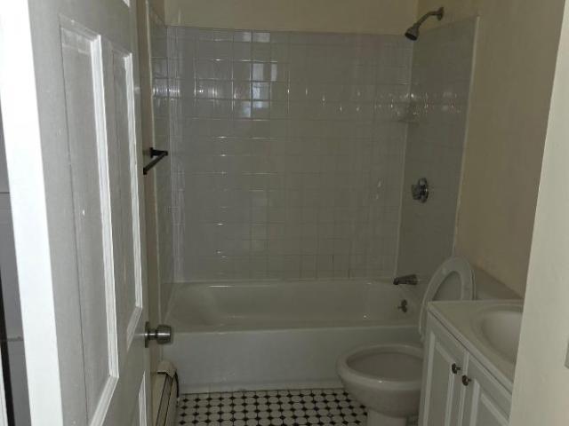 3 Br, 1 bath, Condo 471 Essex St