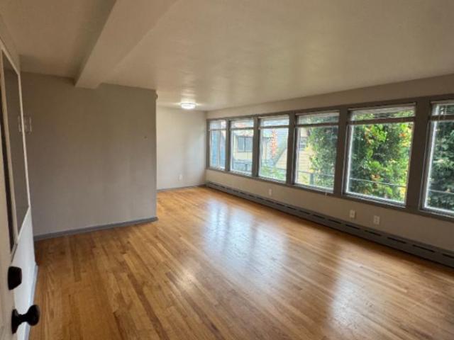3 Br, 1 bath, Condo 4746 5 22nd Ave Ne