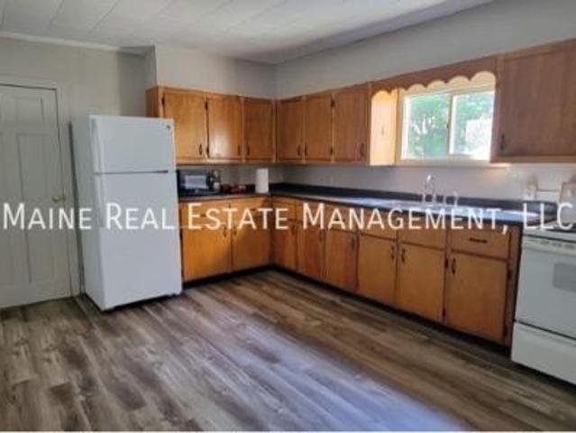 3 Br, 1 bath, Condo 482 Main St