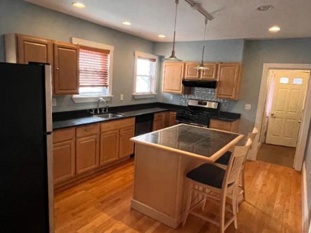 3 Br, 1 bath, Condo 49 Wellington Road