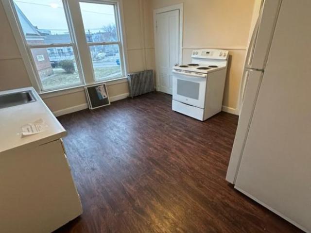 3 Br, 1 bath, Condo 51 College St
