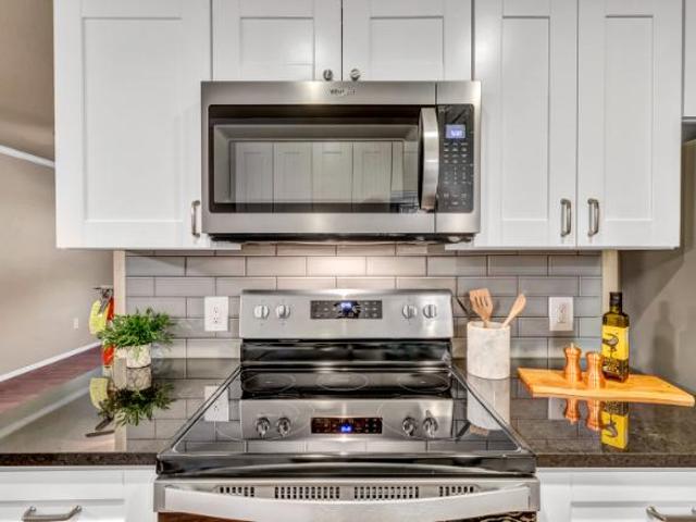 3 Br, 1 bath, Condo 525 Jones Avenue