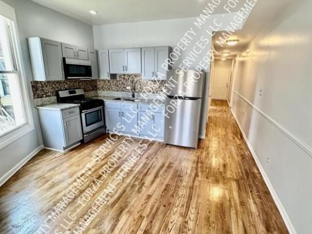 3 Br, 1 bath, Condo 5518 S Wells St
