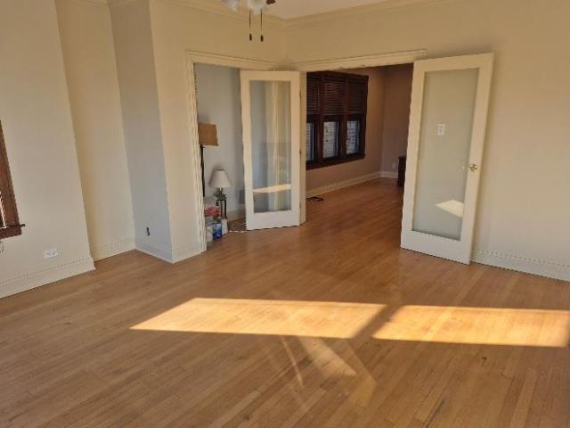 3 Br, 1 bath, Condo 5614 W Melrose St